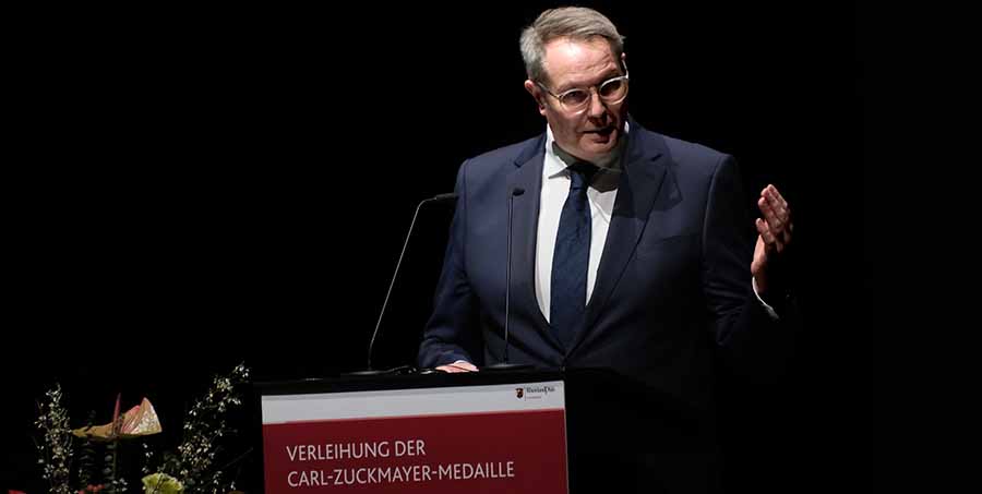 Alles verdient geschrieben zu werden – Carl Zuckmayer-Medaille an ...